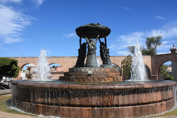 De la Fuente de las Tarascas a la Plaza Morelos, Michoacán - TuriMexico